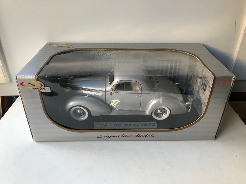 Signature Models Pontiac Deluxe 1936 1:18 - 18106 – Collezionissimo